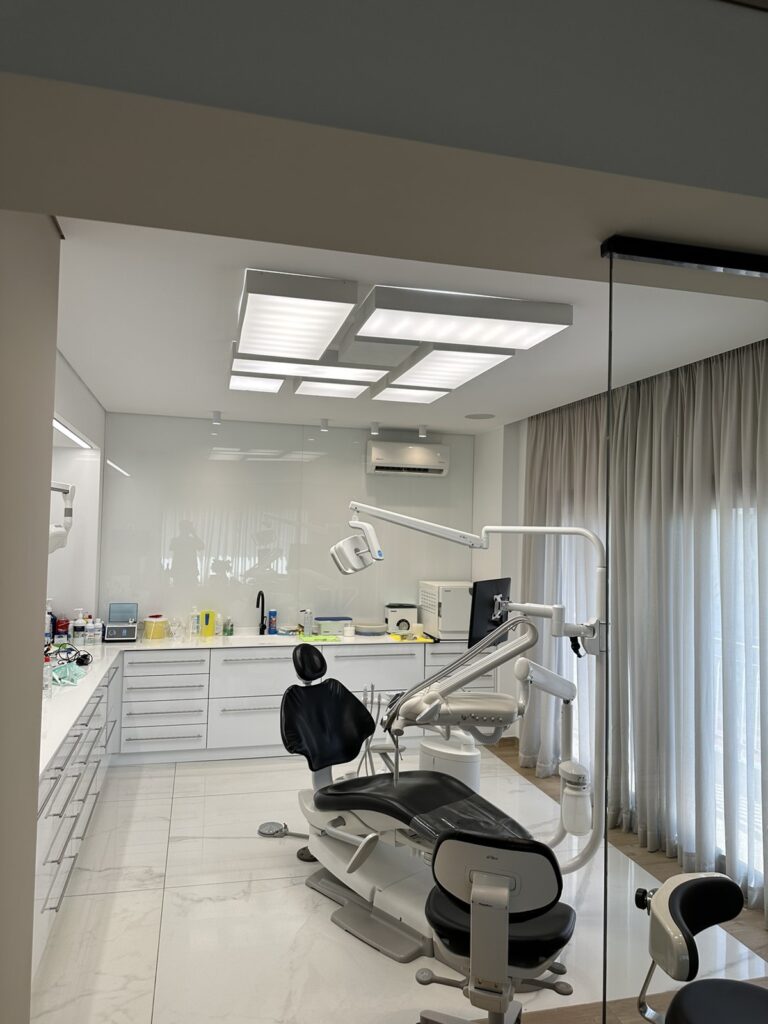 Χειρούργος οδοντίατρος - Κωνσταντίνος Κατικαρίδης - Θεσσαλονίκη